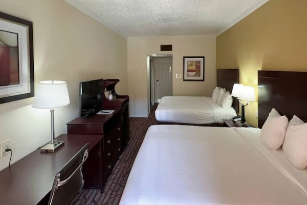 2 Queen Beds  Smoking - 