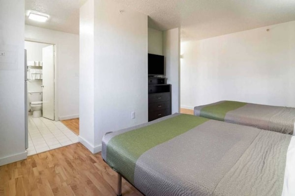2 Queen Beds Non-smoking Kitchen - Frisco, TX