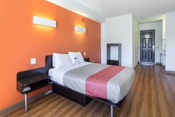 1 Queen Bed Non-smoking - Williams, AZ