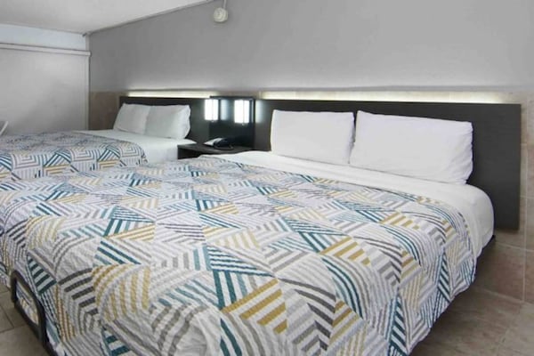 2 Queen Beds  Non-smoking Kitchen - Garland, TX