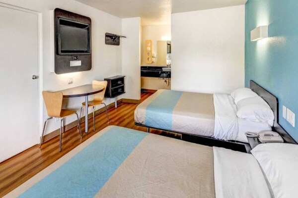 2 Queen Beds  Non-smoking - Waco, TX