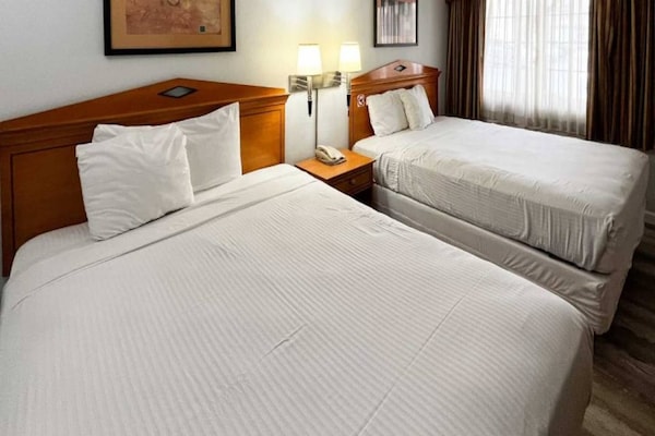 2 Queen Beds  Non-smoking - San Francisco, CA