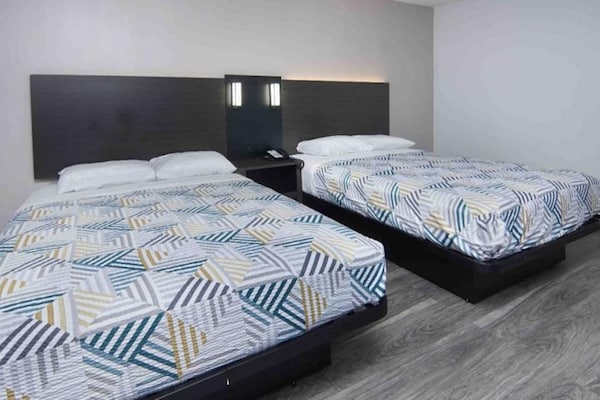 2 Queen Beds  Smoking - Bedford, TX