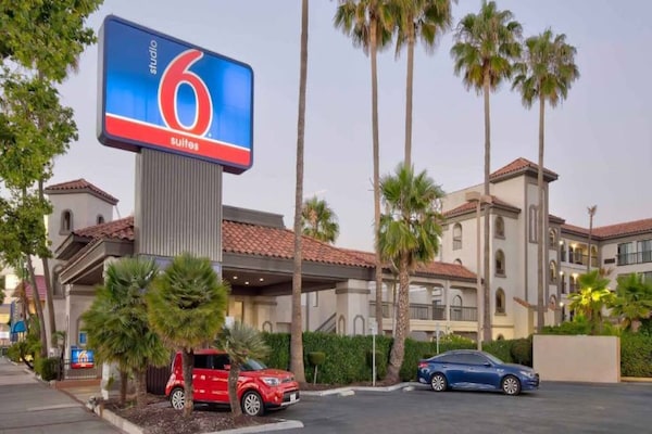 1 King Bed  Suite Non-smoking - Torrance, CA