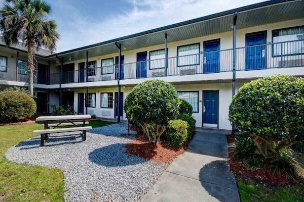 2 Full Beds  Non-smoking - Ocean Springs, MS