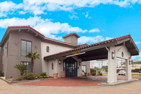 2 Full Beds  Non-smoking - Beaumont, TX