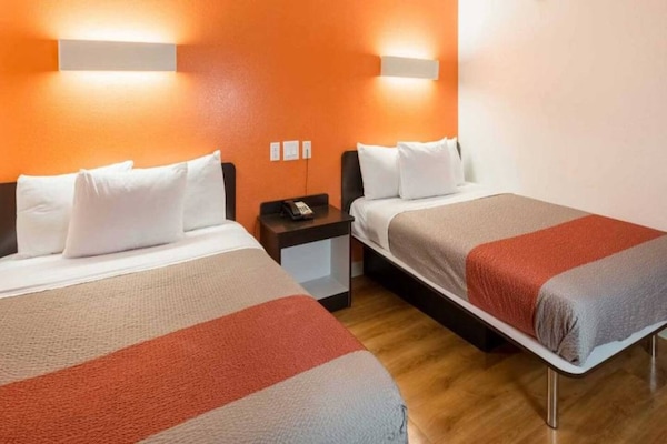 2 Full Beds Non-smoking - Carrollton, TX