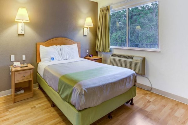 1 Queen Bed Non-smoking - Lake Buena Vista, FL