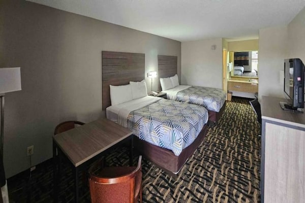 2 Queen Beds  Smoking Micfridge - Jackson, MS
