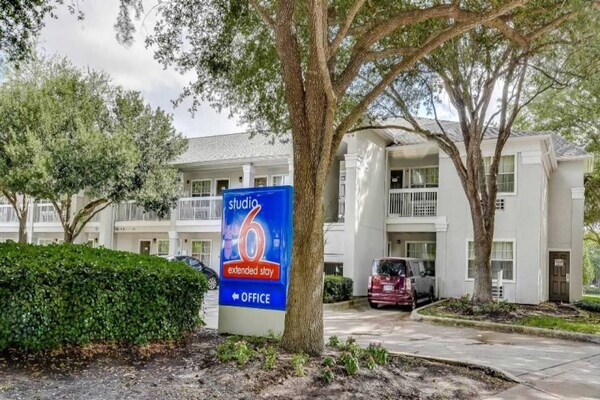 1 Queen Bed Ada/tub Smoking - Pearland, TX