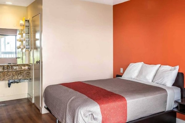 1 King Bed Non-smoking Micfridge - Carson, CA