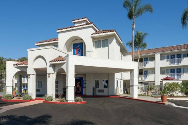 1 Full Bed Ada/tub/mini Fridge - Ventura, CA