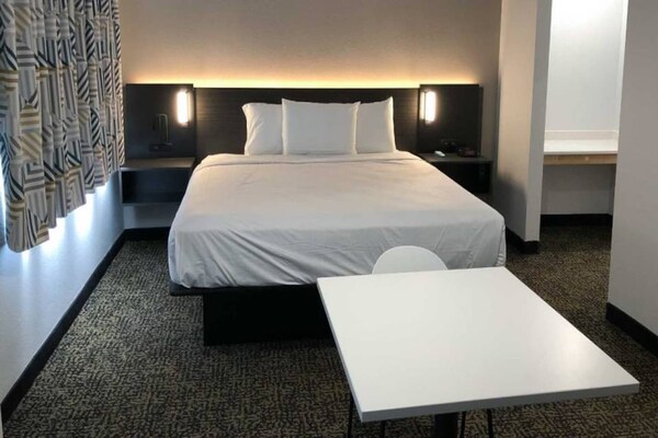 1 King Bed Suite Non-smoking Kitchen - Killeen, TX