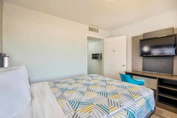 1 Queen Bed Non-smoking - Mount Nebo State Park, Dardanelle