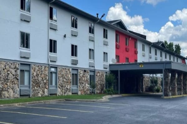 2 Queen Beds  Non-smoking Micfridge - North Little Rock, AR