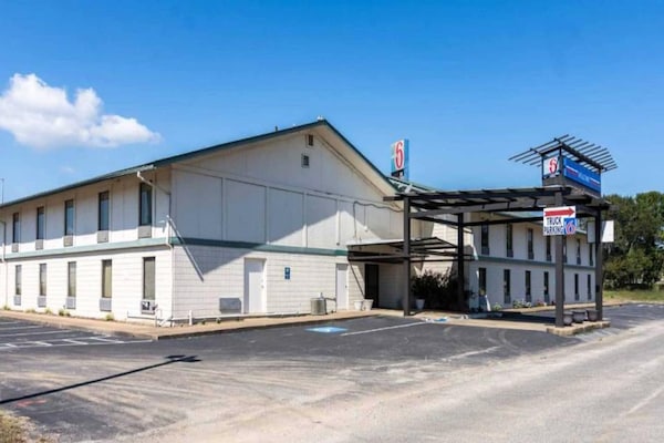2 Queen Beds  Non-smoking - Arkadelphia, AR