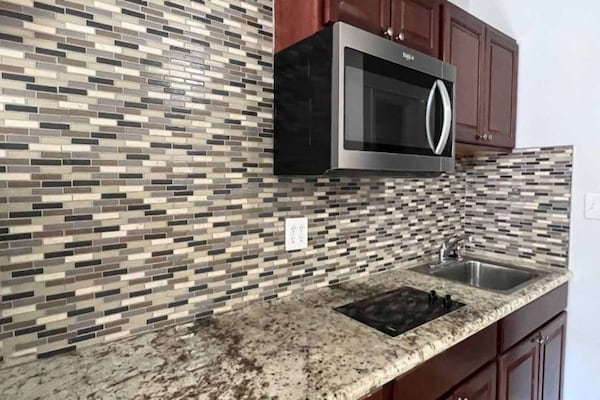 1 Queen Bed  Non-smoking Kitchen - Wilmington, NC