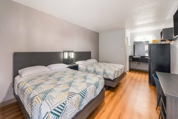 2 Queen Beds  Non-smoking Kitchen - Laredo, TX