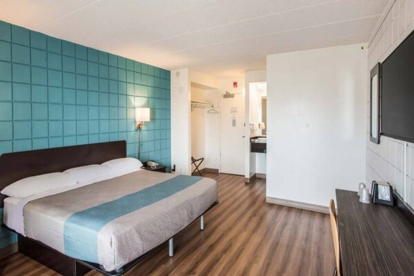 1 King Bed  Non-smoking - Egg Harbor Township, NJ