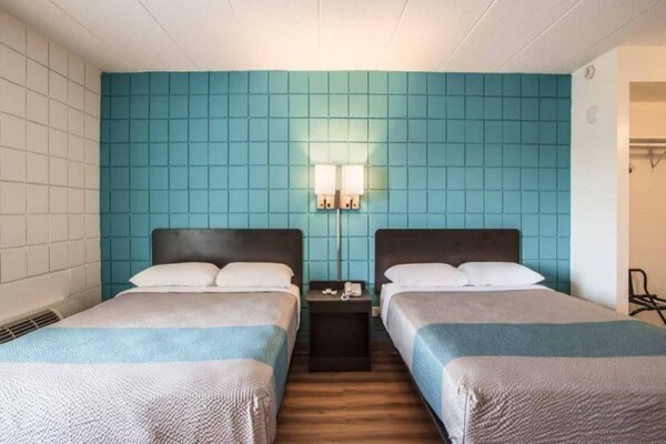 2 Queen Beds  Non-smoking - Egg Harbor Township, NJ