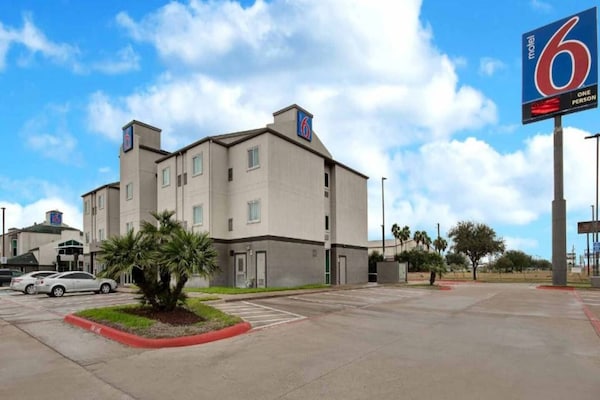 1 Queen Bed  Mobility Access Ri Shwr Nsmk - Pharr, TX