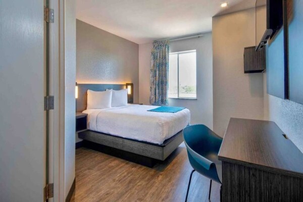 1 Queen Bed  Non-smoking - Harlingen, TX