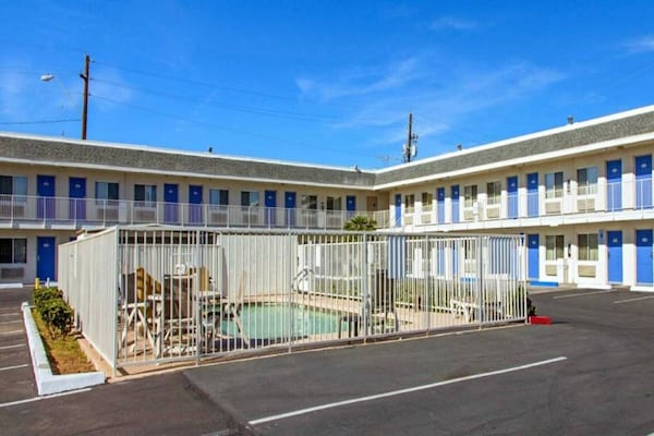 2 Queen Beds Mobility Accessible Tub - Phoenix-Sky-Harbor Airport (PHX)