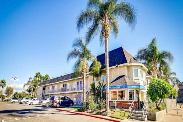 1 Queen Bed  Smoking - Jurupa Valley, CA