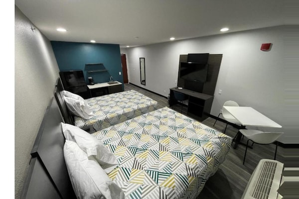 2 Queen Beds  Non-smoking Kitchen - オクラホマ・シティ, OK