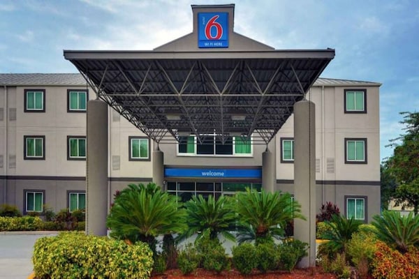 1 Full Bed Micfridge - Orlando