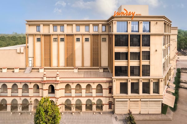 Luxury Stays At Sunday Hotel Vadodara - Vadodara