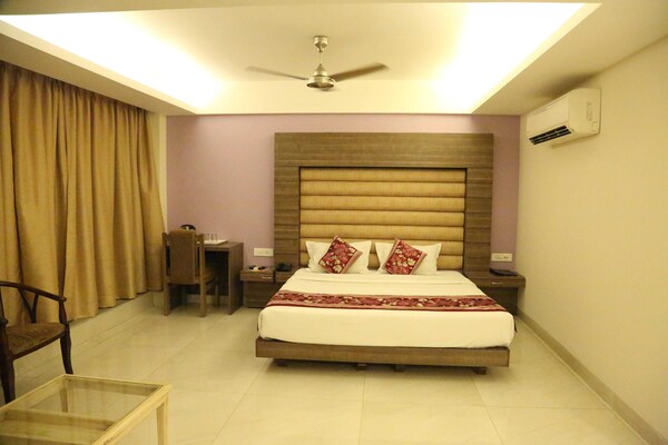 Elegant Suit Stays At Nisarga Bhopal - Bhopal