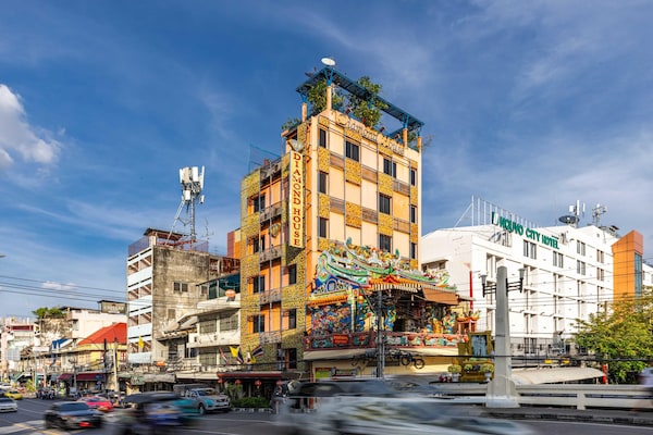 Spacious Twin Retreat Deluxe Khaosan Comfort - Bangkok Noi
