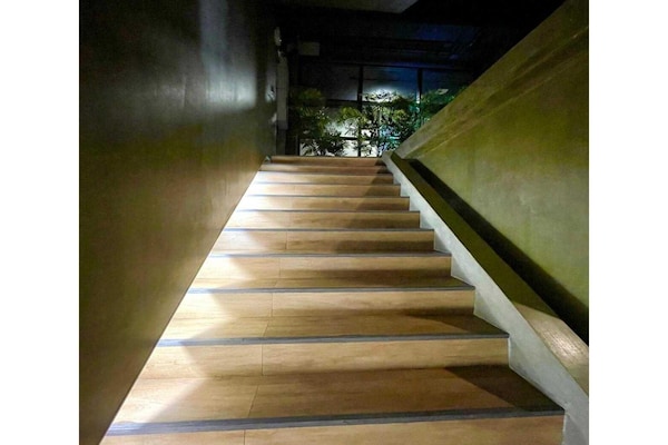 Compact Solo Stay  Budget Traveler's Pick - Bangkok