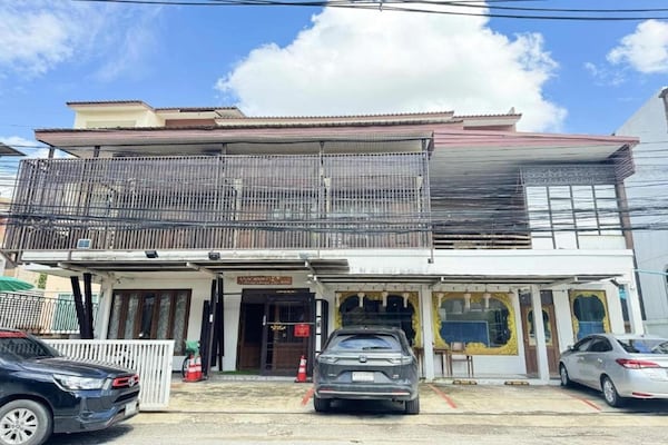 Bed In Mixed Dorm Budget-friendly Hostel Vibes - Chiang Mai