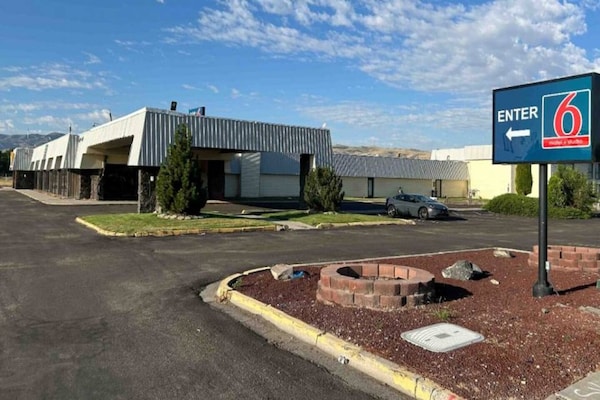 1 King Bed  Suite Non-smoking Kitchen - Pocatello, ID