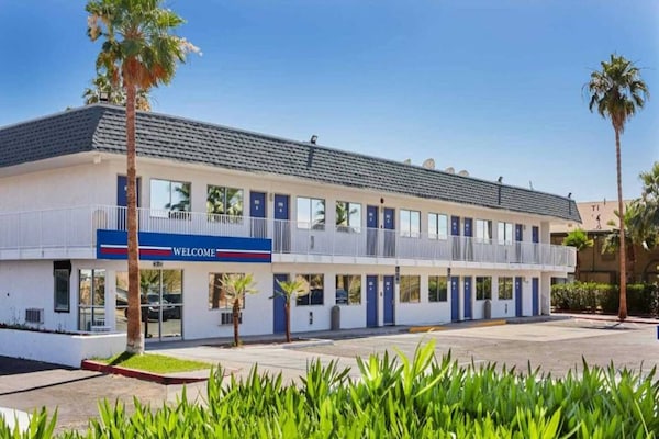 1 King Bed  Mobility Accessible Ri Shower Nsmk - Mesa Verde, CA
