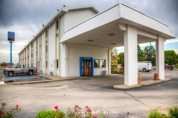 2 Full Beds Non-smoking - Needles, CA