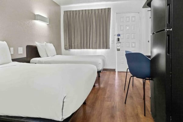 2 Queen Beds Non-smoking Kitchen - San Luis Obispo, CA