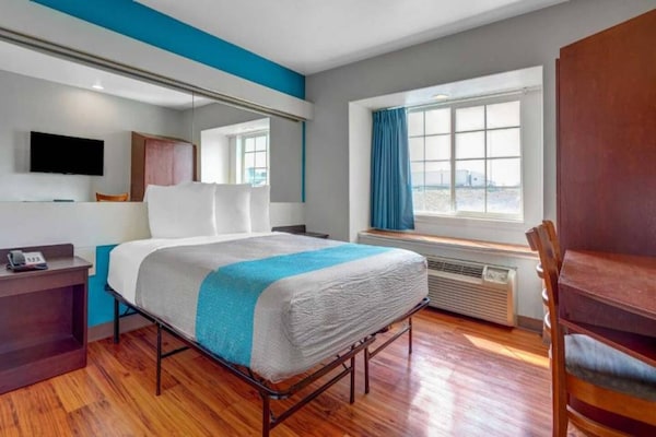 1 Queen Bed  Non-smoking - Idaho Falls, ID