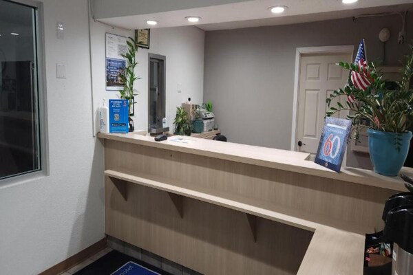 1 Queen Bed  Ada/ri Shower/non-smoking - Alamogordo, NM