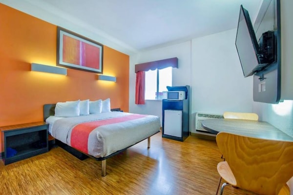 1 Queen Bed Non-smoking - Eagle Pass, TX