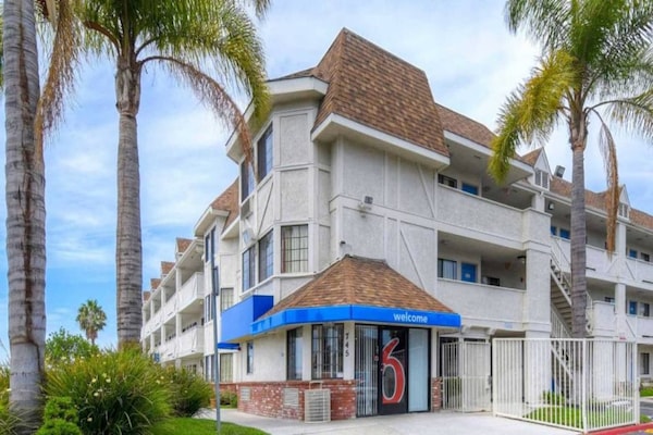 2 Full Beds Mini Fridge - Chula Vista, CA