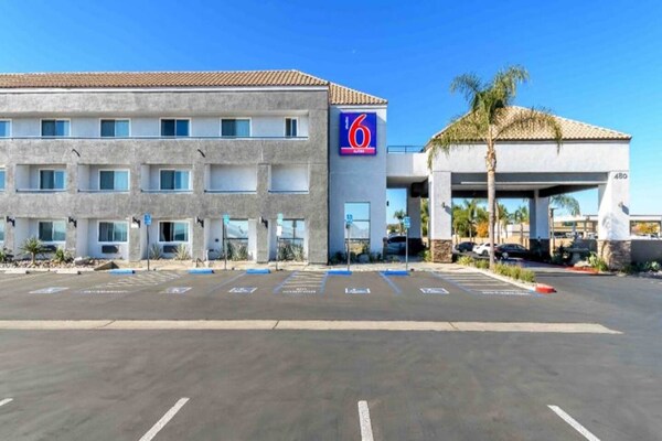 1 King Bed  Mobil Acc Ri Shwr Suite Nsmk - Menifee, CA