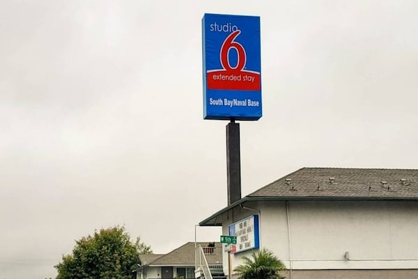 2 Queen Beds  Non-smoking Kitchen - Chula Vista, CA