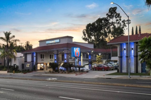 1 King Bed  Non-smoking Micfridge - La Mesa, CA