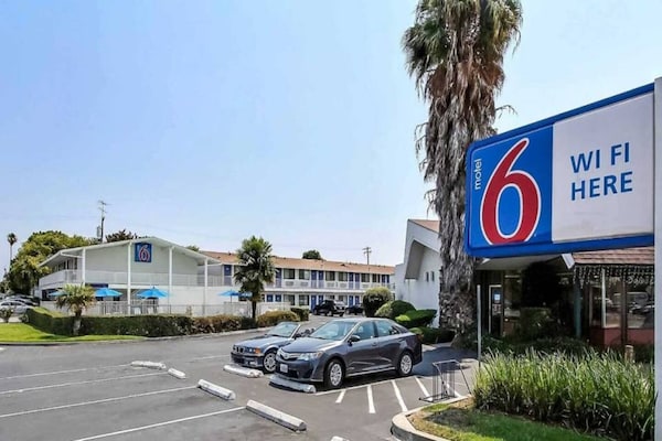 2 Full Beds - Cupertino, CA
