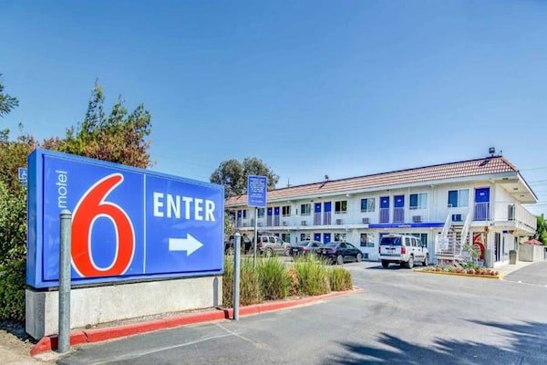 2 Full Beds - Stockton, CA