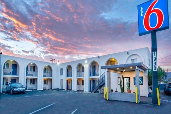 2 Full Beds Non-smoking Micfridge - Tucson, AZ
