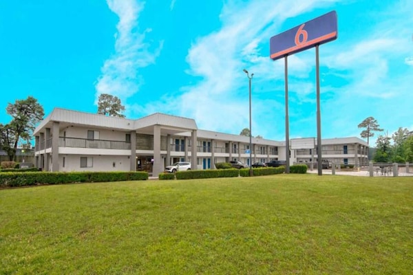 2 Full Beds Non-smoking Micfridge - Texarkana, TX